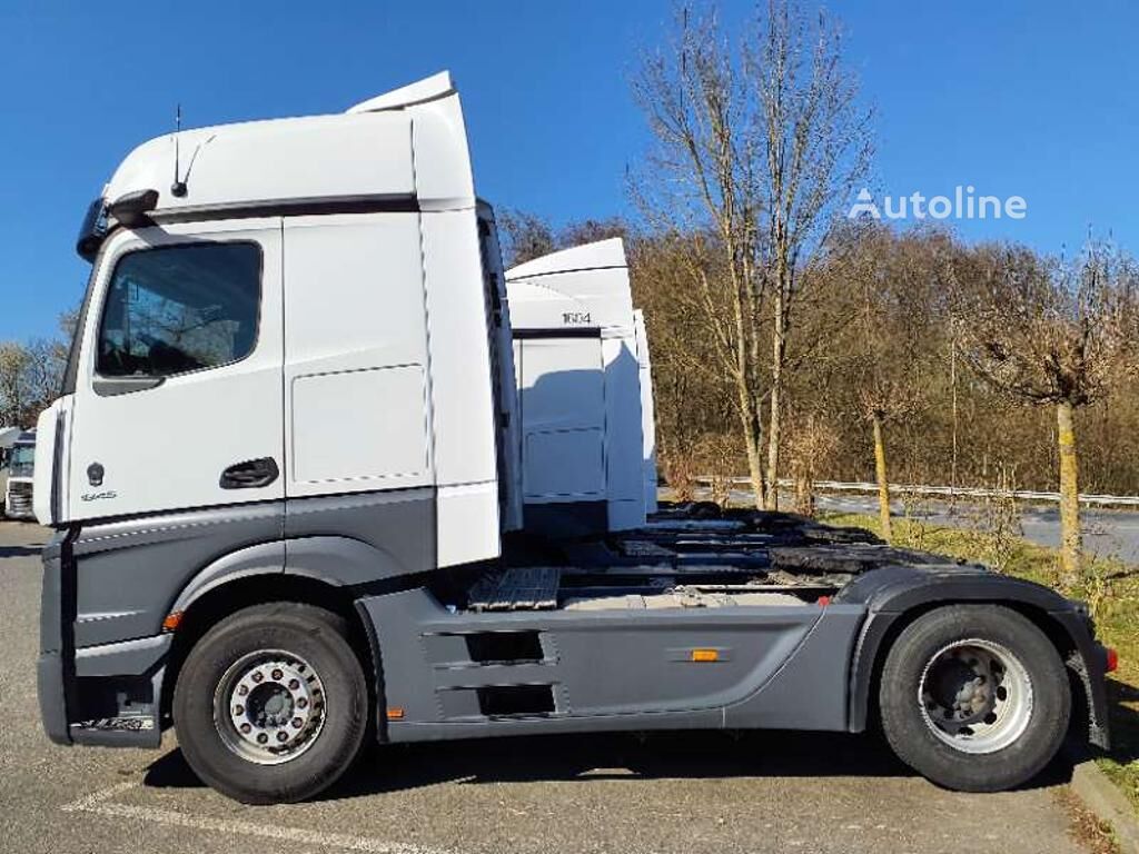 Mercedes-Benz Vehicle Tractor 4x2 Standard tegljač (691220)