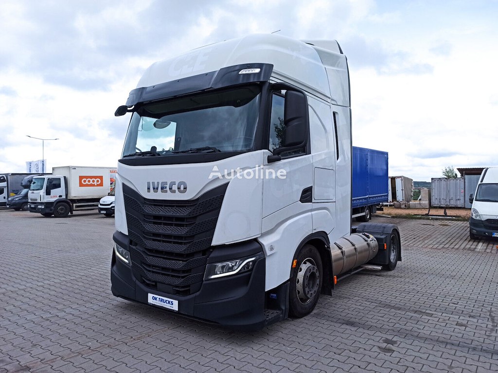 IVECO Stralis AS440 tegljač