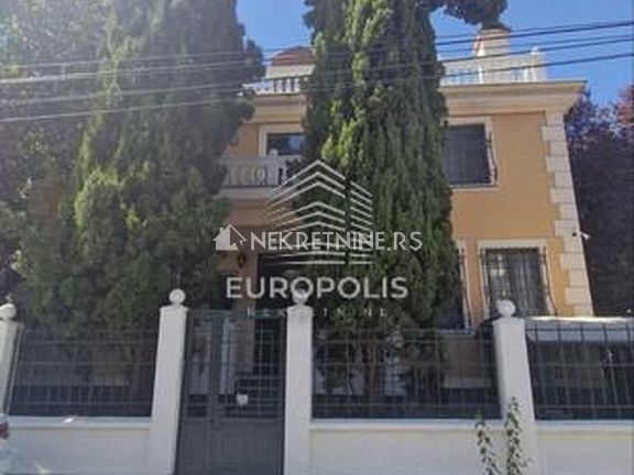 Prelepa porodična kuća sa bazenom na Voždovcu ID#8203