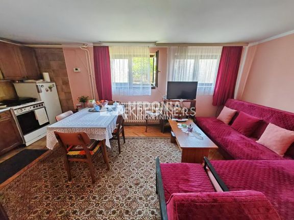 Sremčica, spratna 6.0 kuća, plac 5,63 ara ID#9339