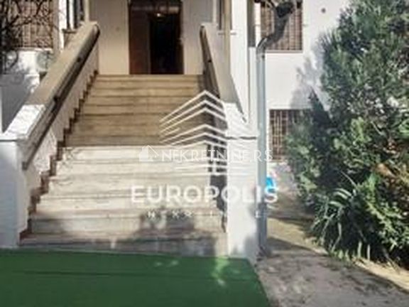 Izdaje se lux kuća na Dedinju – Dugoročni najam ID#6794