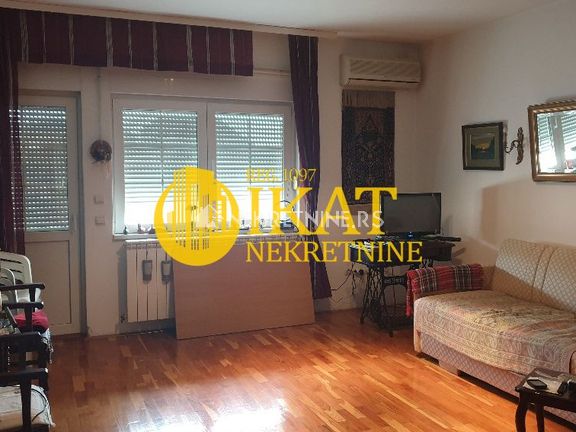 Zemun, Gornji Grad 67m2 sa prostranom terasom od 19m2 ID#4611