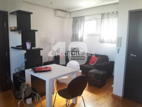 Jednoiposoban, Vračar, kod Hrama, 36m2 ID#1552