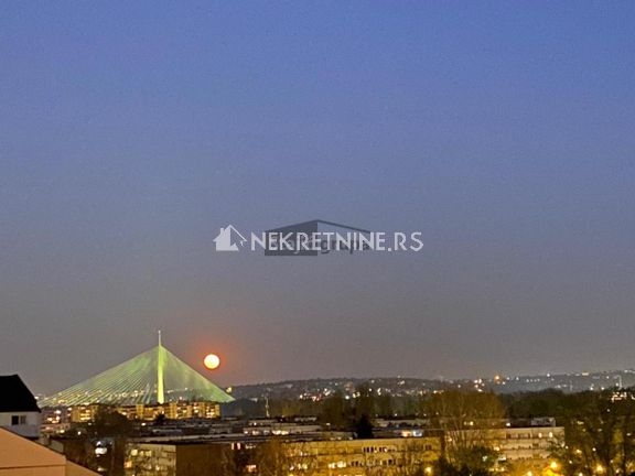 Prostran porodičan dom, panoramski pogled, Gandijeva