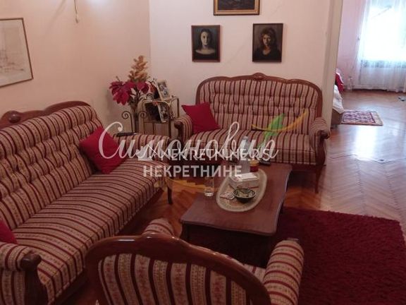 Zemun, Gospodska, pešačka zona, salonac,8.0, 214m2, I, eg, uknjižen ID#1608