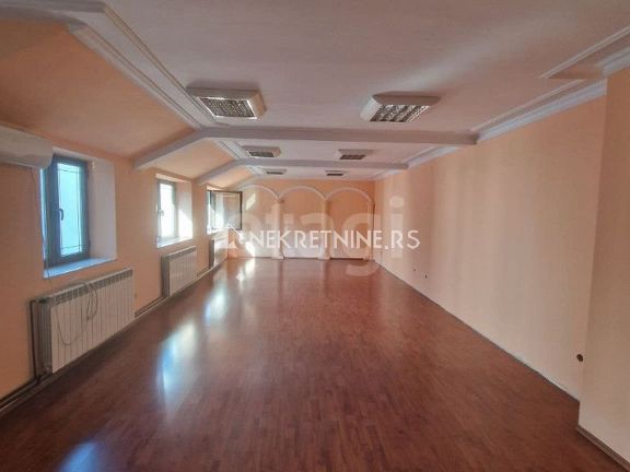 Poslovni prostor 212 m² na dva nivoa + podrum