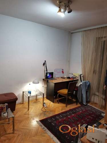 Studentkinja trazi cimerku