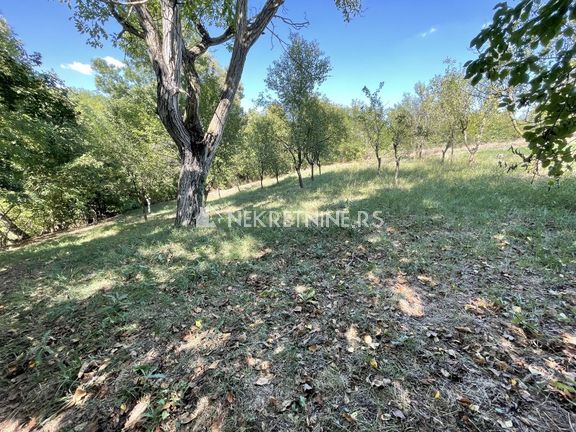 Na prodaju plac / građevinsko zemljište na 35km od Beograda