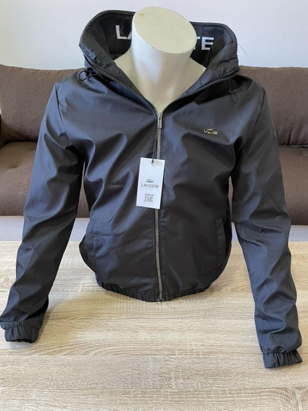 Lacoste muška jakna s kapuljačom – crna - Model sa punim