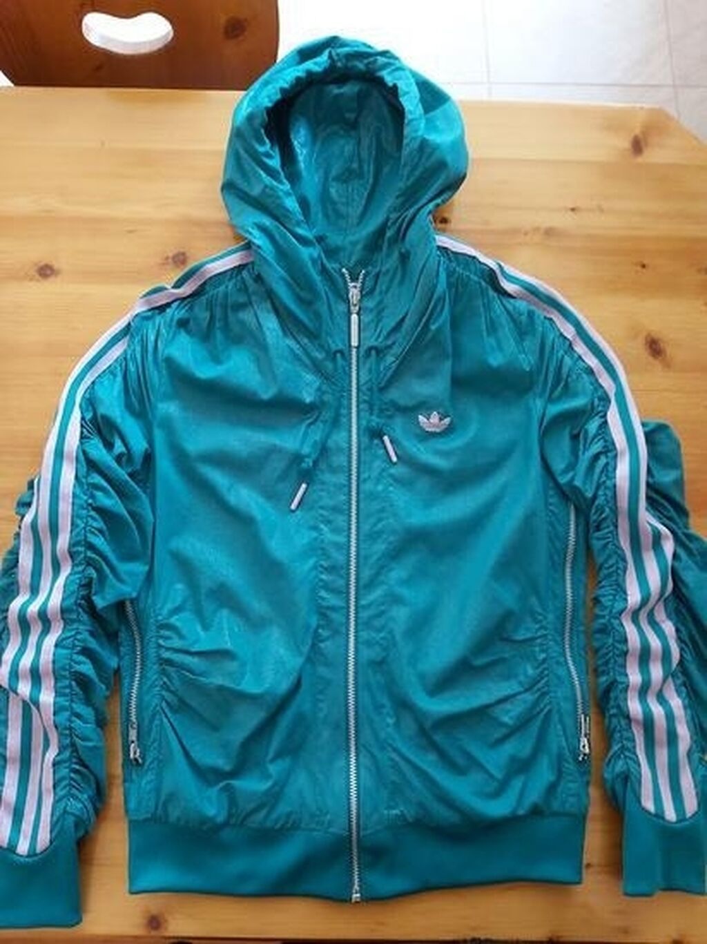 Adidas Originals ženska sportska jakna s kapuljačom. Kao nova