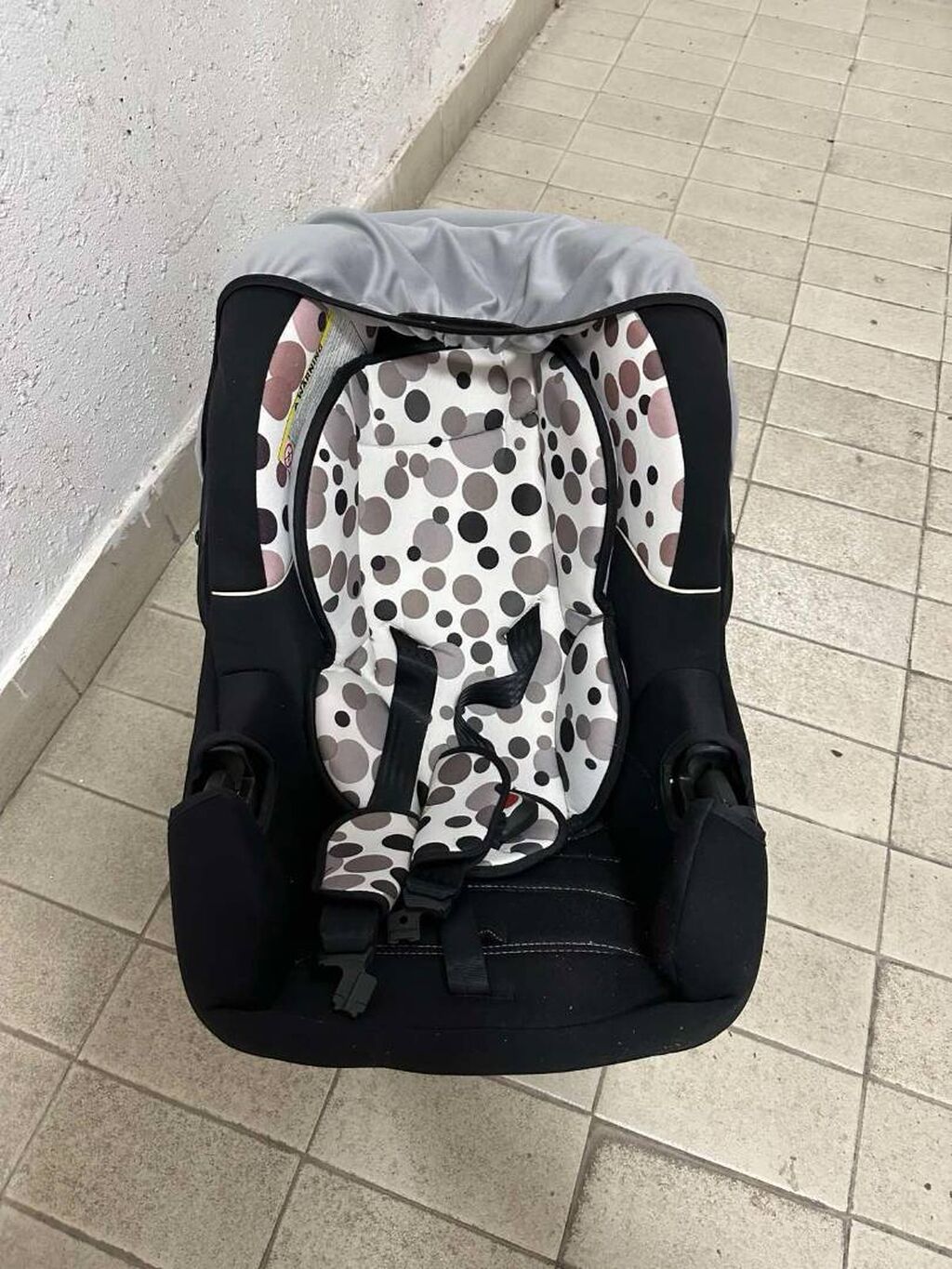 Prodajem auto sediste za bebe, 0-13kg, korisceno i ocuvano