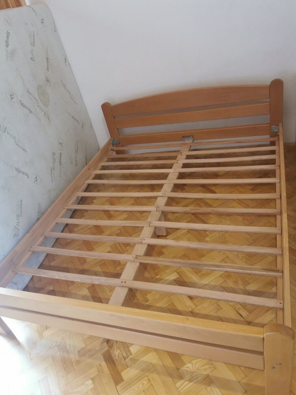Puno drvo krevet 200x 160 60 e licno preuzimanje u Sremcici