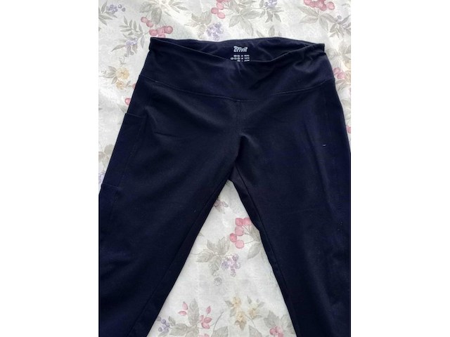 pantalone crne broj 40/42 veličina M