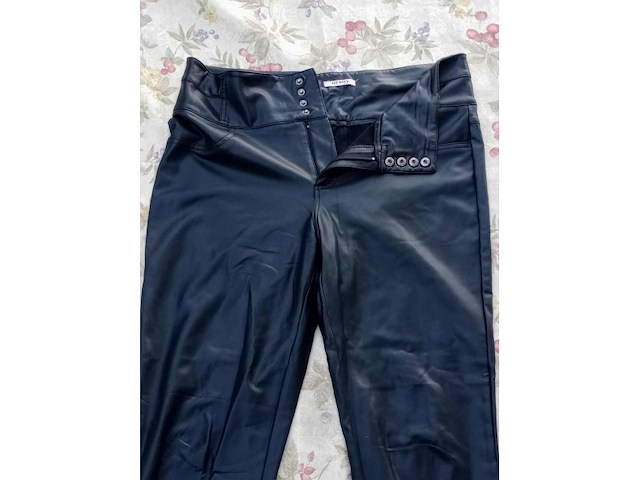 pantalone kožne crne ,,ORSAY` ****************