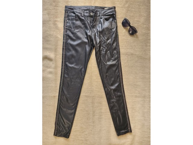 NOVE `kozne` pantalone-helanke sa cirkonima