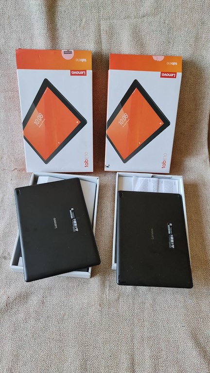 Lenovo Tab E10 tablet uređaji Lenovo Tab E10 (dva komada na slikama)