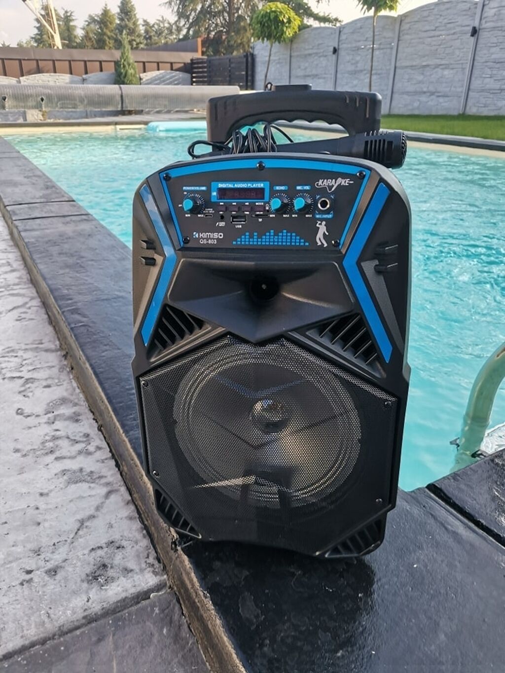 Zvučnik karaoke Jačina 1000W Zvučnik poseduje FM, bluetooth, usb