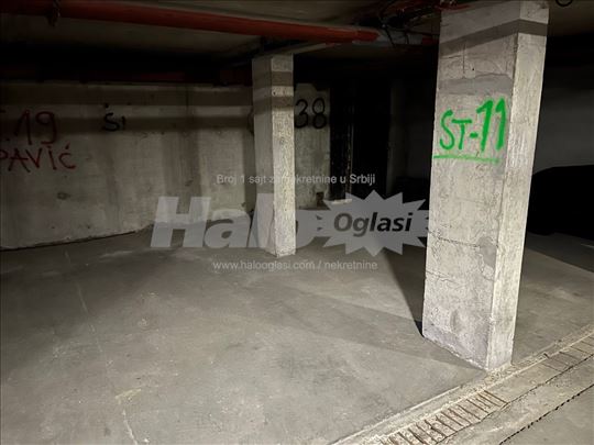 Garazni mesto juzni bulevar 122