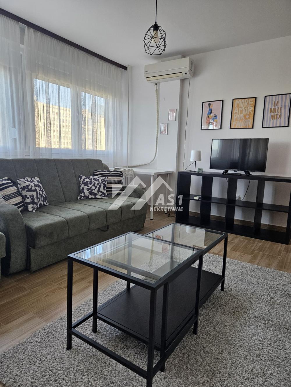 Izdajem fenomenalan dvosoban stan na Limanu 2 !!! ID#3646 400 €