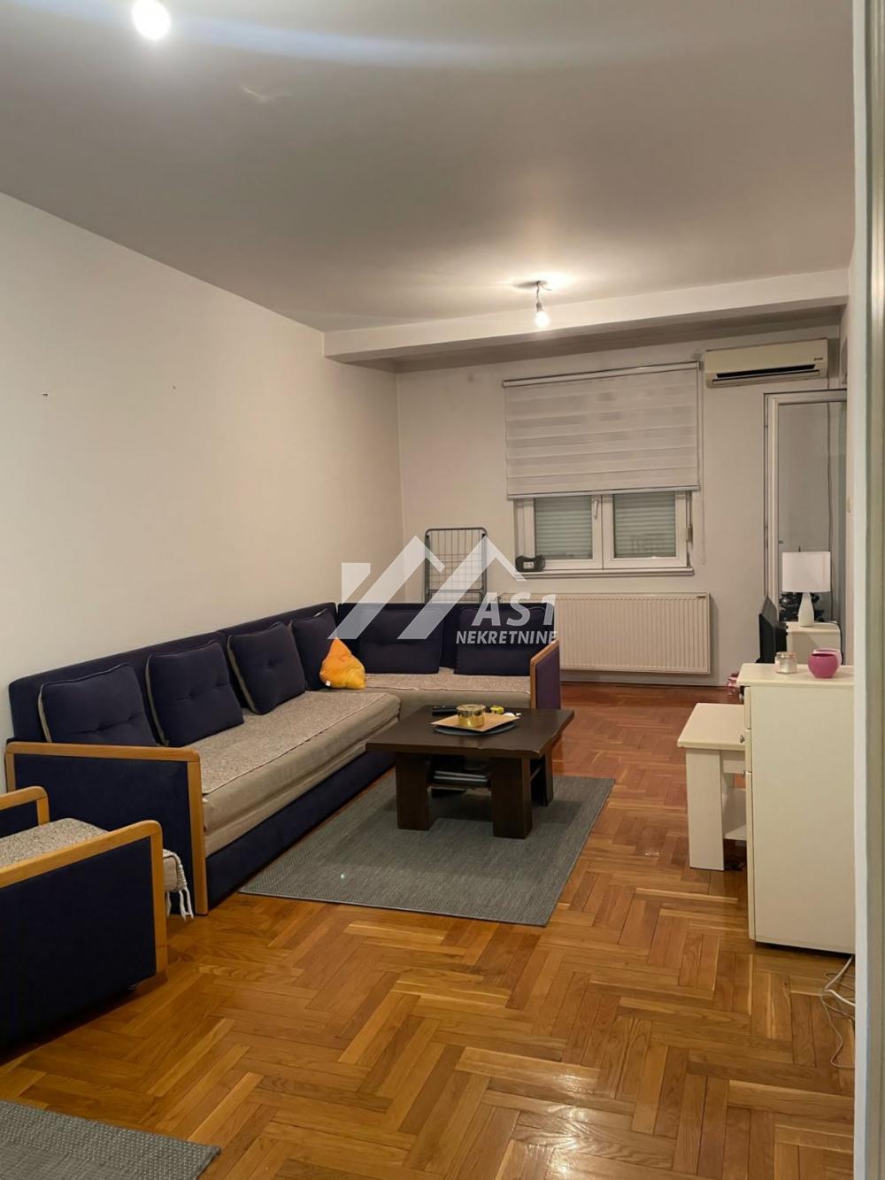 IZDAJE SE DVOSOBAN STAN KOD BULEVARA ID#3617 400 €