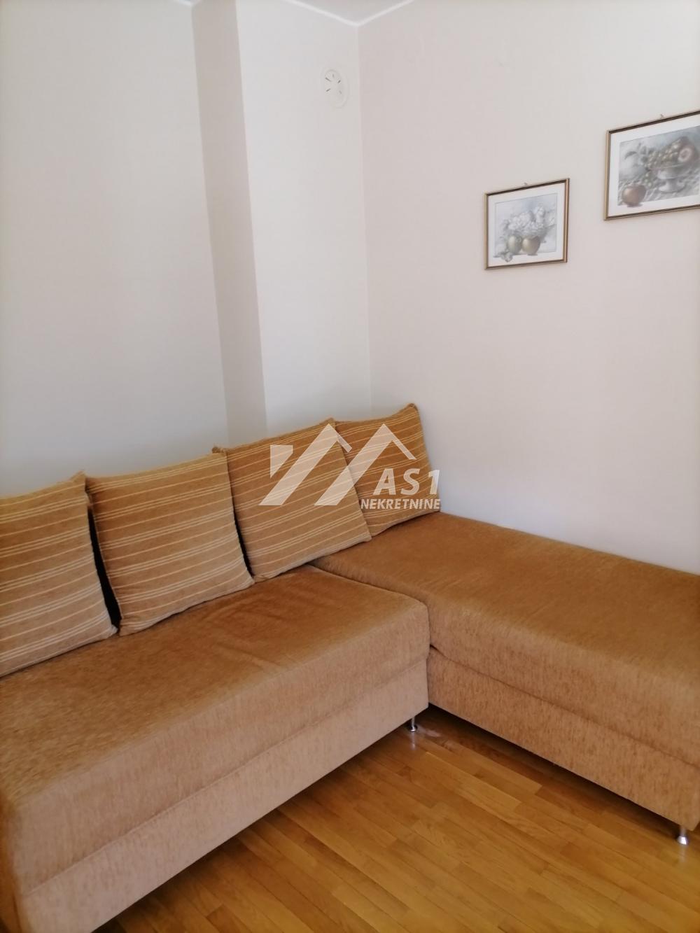 Izdajem lepu garsonjeru na Grbavici !!! ID#3621 280 €