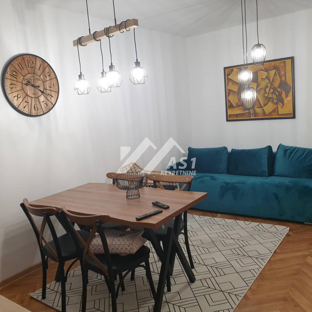 Izdajem LUX pet friendly trosoban stan u Centru !!! - sa parking mestom ID#3610 900 €