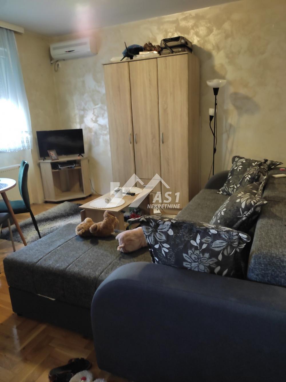IZDAJE SE GARSONJERA U KRALJA PETRA ID#3614 300 €