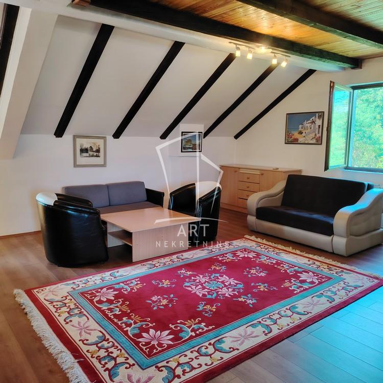 3.0 kompletno namešten ID#12205 850 €