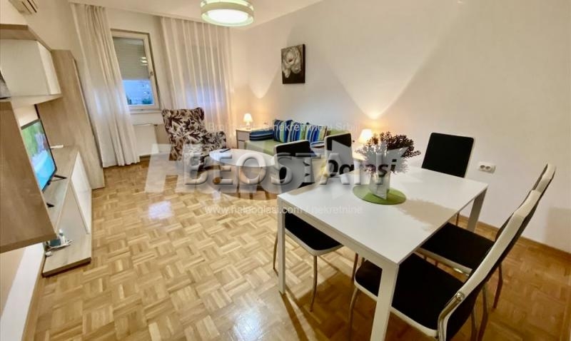 Novi Beograd - Blok 25 arena #64189 600 €