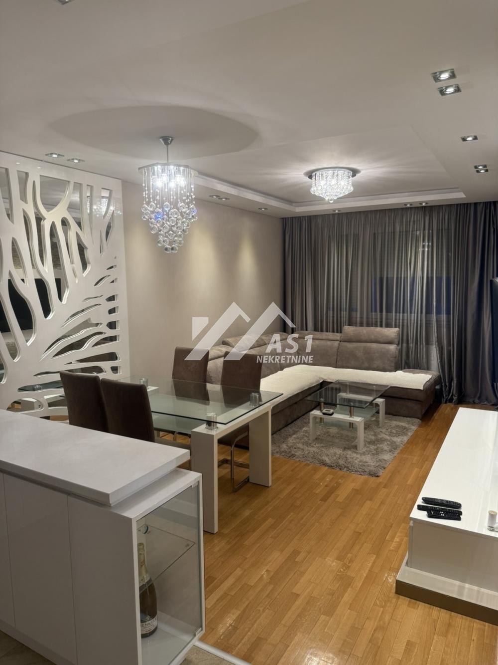 Izdajem LUX dvoiposoban stan - Centar !!! ID#3354 650 €