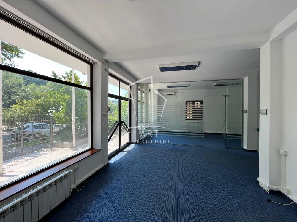 Odličan višenamenski poslovni prostor ID#7629 2.500 €