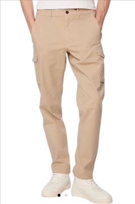 Pantalone broj 50 i 52 nove Terranova