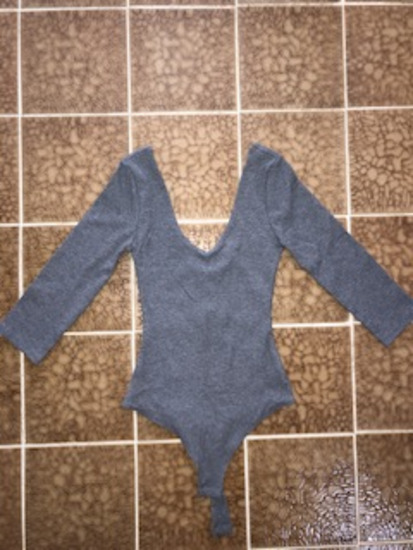 H&M sivi rebrasti bodi