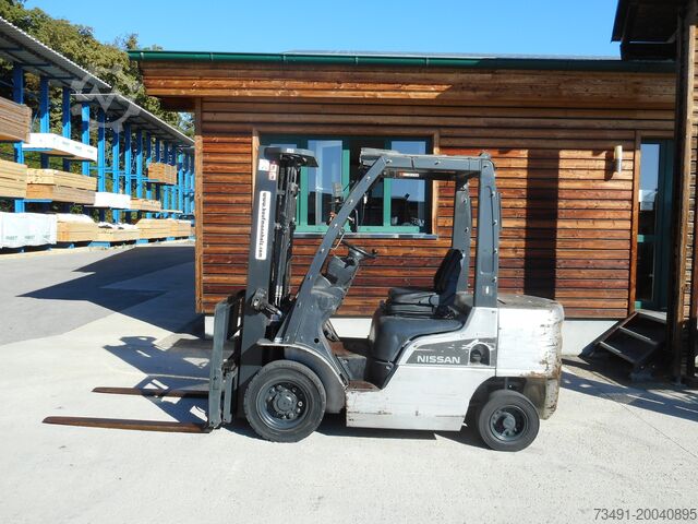 4 točka viljuškar
Nissan Y1F2A25 Triplex 4,75m