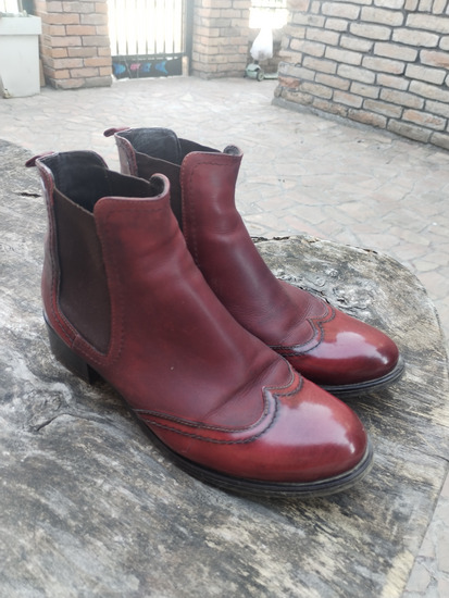 Kozne bordo čizme br 39