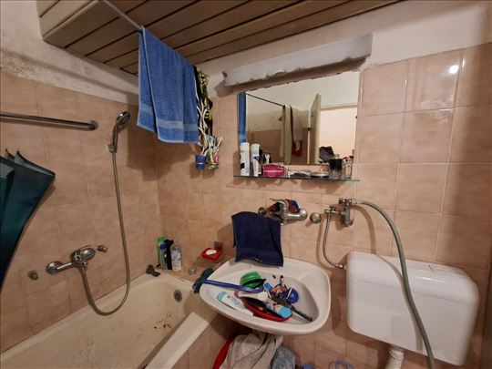 Voždovac, Medaković 3, Braće Srnić,65m2