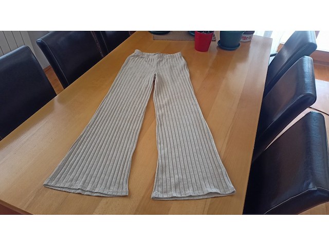 Pantalone(trikotaža)marke Amisu sv. ten boje