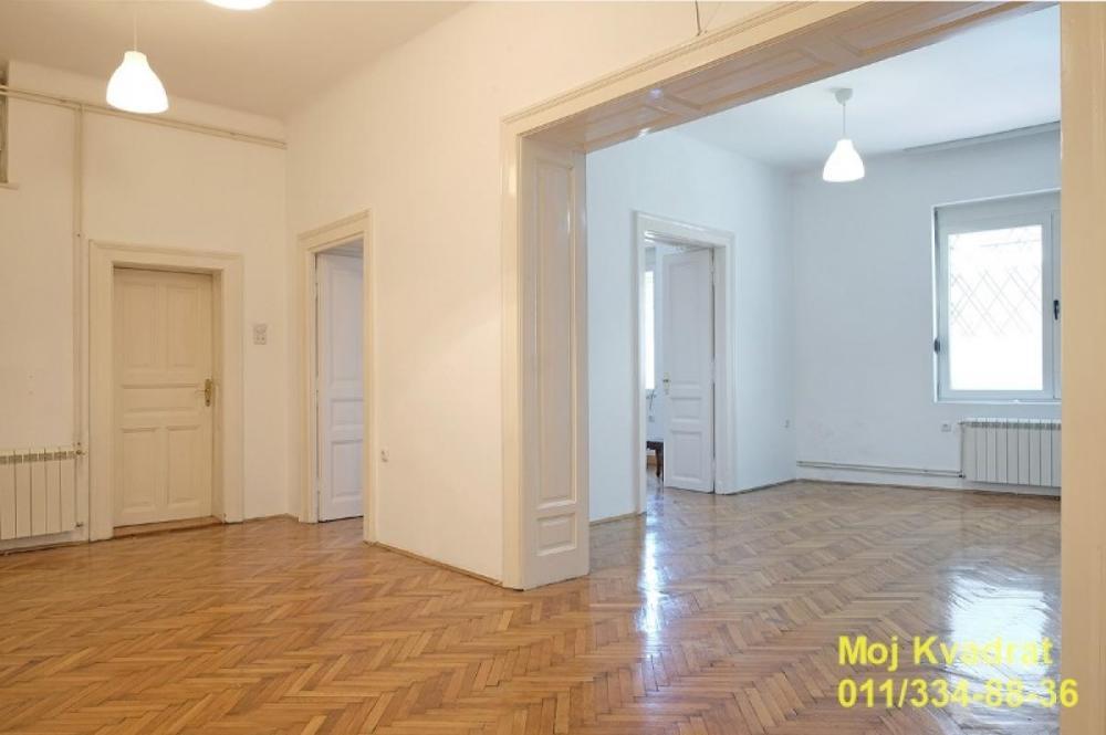 Trosoban stan za izdavanje, 92m2, 800€