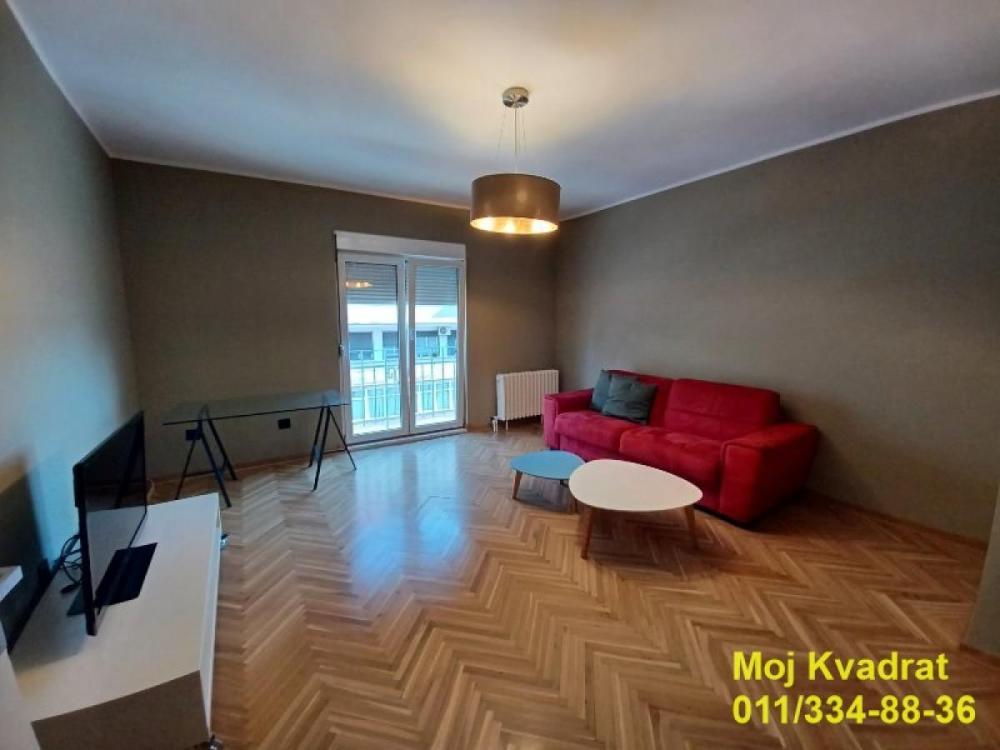Trosoban stan za izdavanje, 80m2, 1.000€