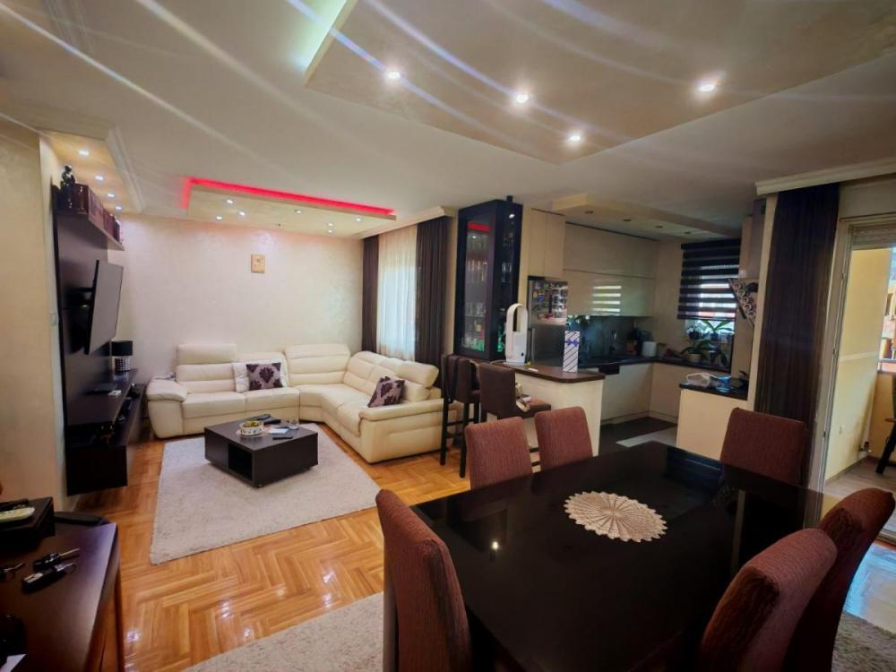 Trosoban stan na prodaju, 72m2, 180.000€
