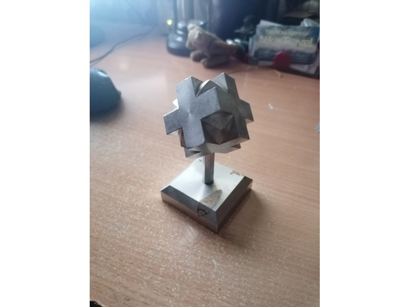 Aluminijumska statueta u ART DEKO stilu
