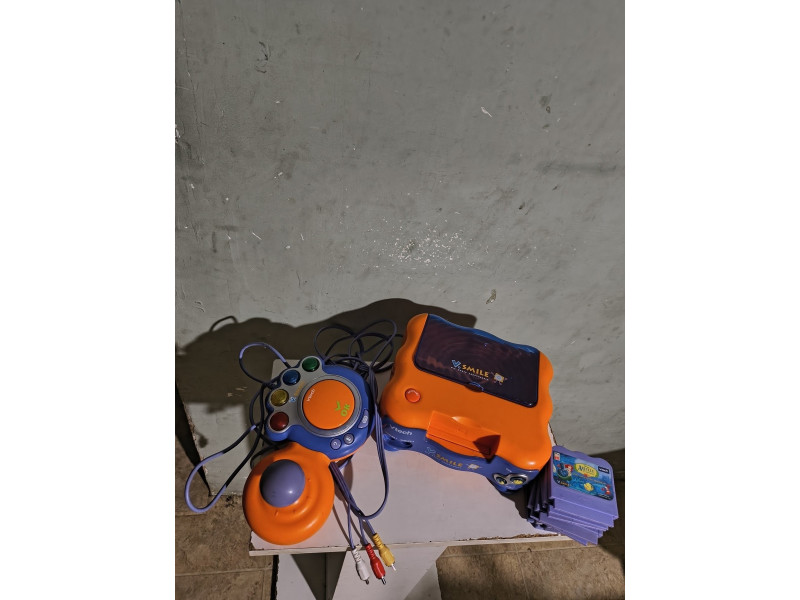 VTECH SMILE EDUKATIVNA KONZOLA SA KETRIDŽIMA CANADA
