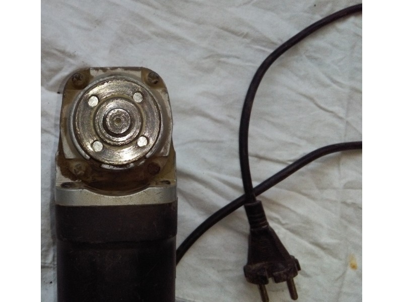 Brusilica BAG 125-1. 230V. 50Hz. 860W. 11000min