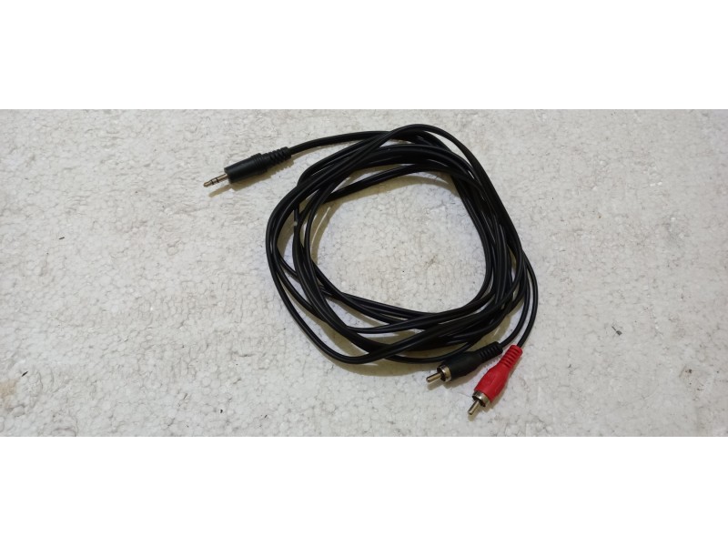 Audio kabl 3.5 mm na 2xRCA 3 metara