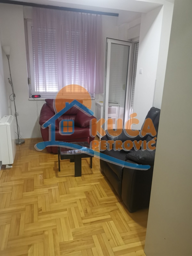Izdaje se stan na Bulevaru Nemanjića