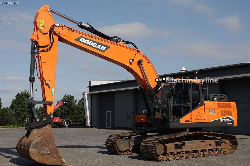 Doosan DX225LC-7 bager guseničar