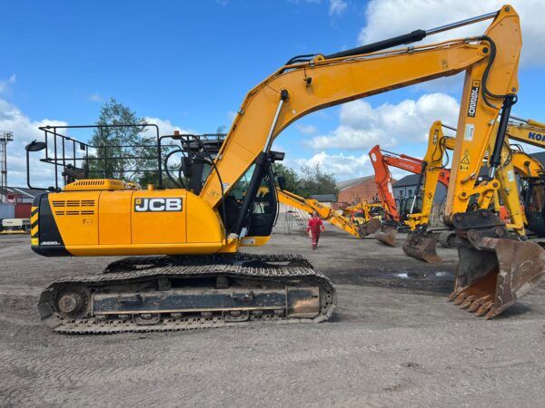 JCB JS220LC bager guseničar