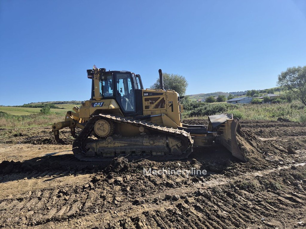 Caterpillar D6 N buldožer