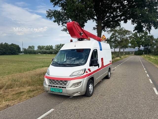 Prodaje se Peugeot Boxer 2.2HDI auto dizalicu s korpom na aukciji
