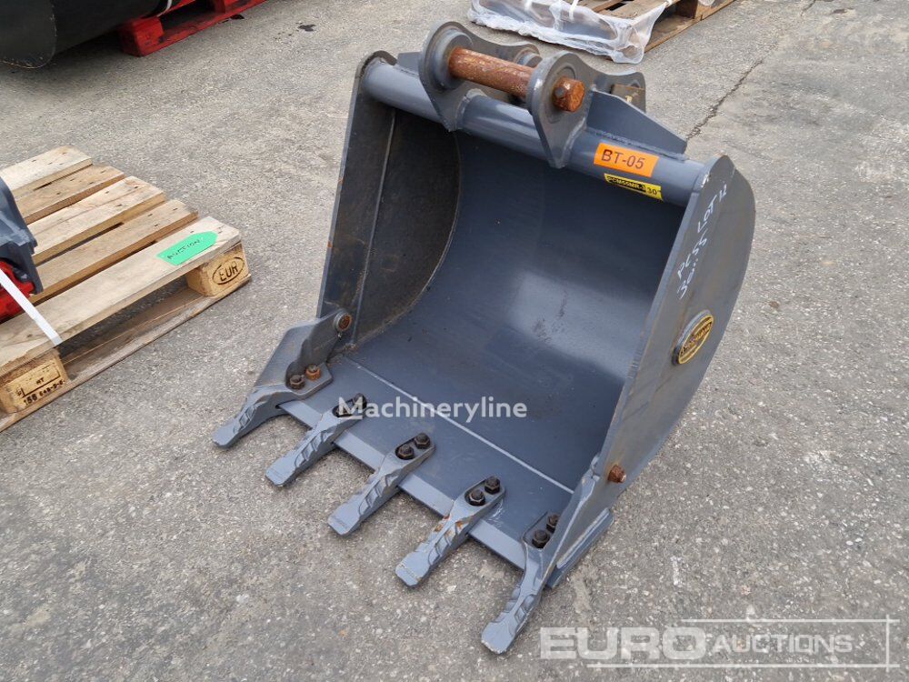 Prodaje se Strickland 30" Loading Bucket, 45mm Pins sejalnu kašiku na aukciji